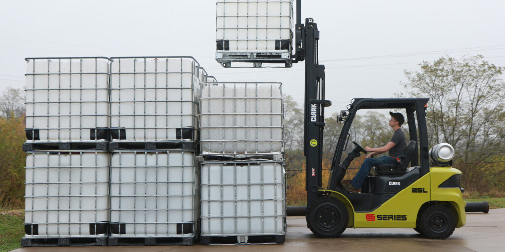 Clark : Excellence et Innovation dans les Chariots Élévateurs - VMS